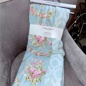 Laura Ashley | Bedding | Nwt Laura Ashley Vintage Floral Print Throw ...